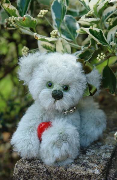 Bellissima by Kay Holroyd - Bear Pile